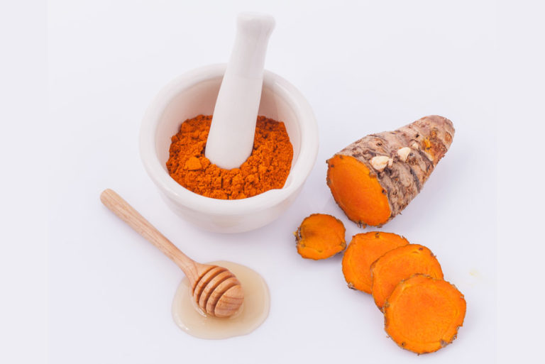 Turmeric paste, Arnica, honey and homeopathy for natural wound care